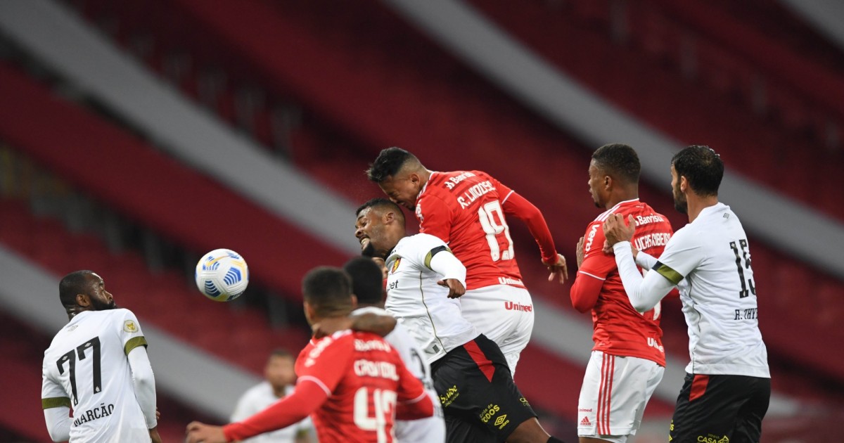 Inter abre 2 a 0 mas cede empate na estreia pelo Brasileirão